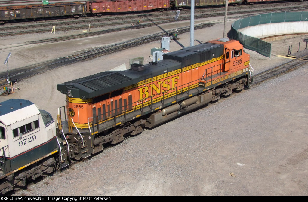 BNSF 5685
